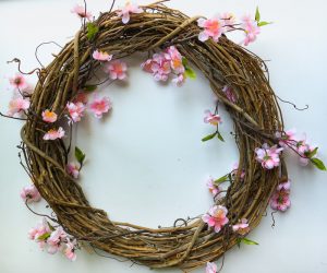 How To Make An Easy 5-minute DIY Spring Wreath - Anika's DIY Life