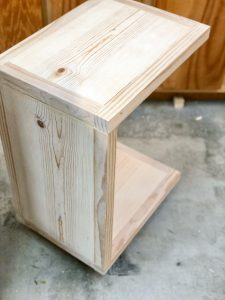 How To Make A DIY C-Table With Mirror Accents - Free Plans