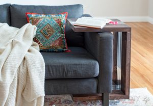 How To Make A DIY C-Table With Mirror Accents - Free Plans