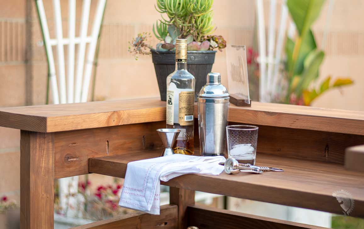How To Build An Easy Modern DIY Outdoor Bar For $70 - Anika's DIY Life