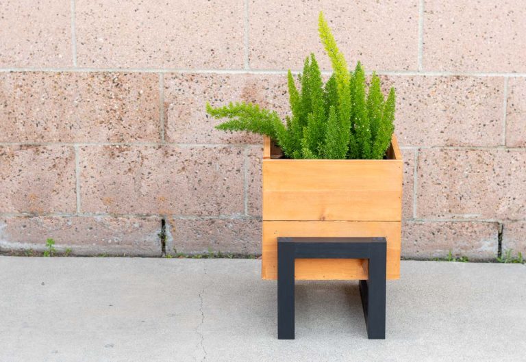 How To Build A DIY Modern Planter Box - Anika's DIY Life