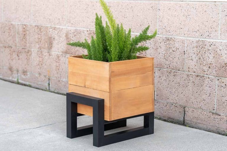 How To Build A DIY Modern Planter Box - Anika's DIY Life