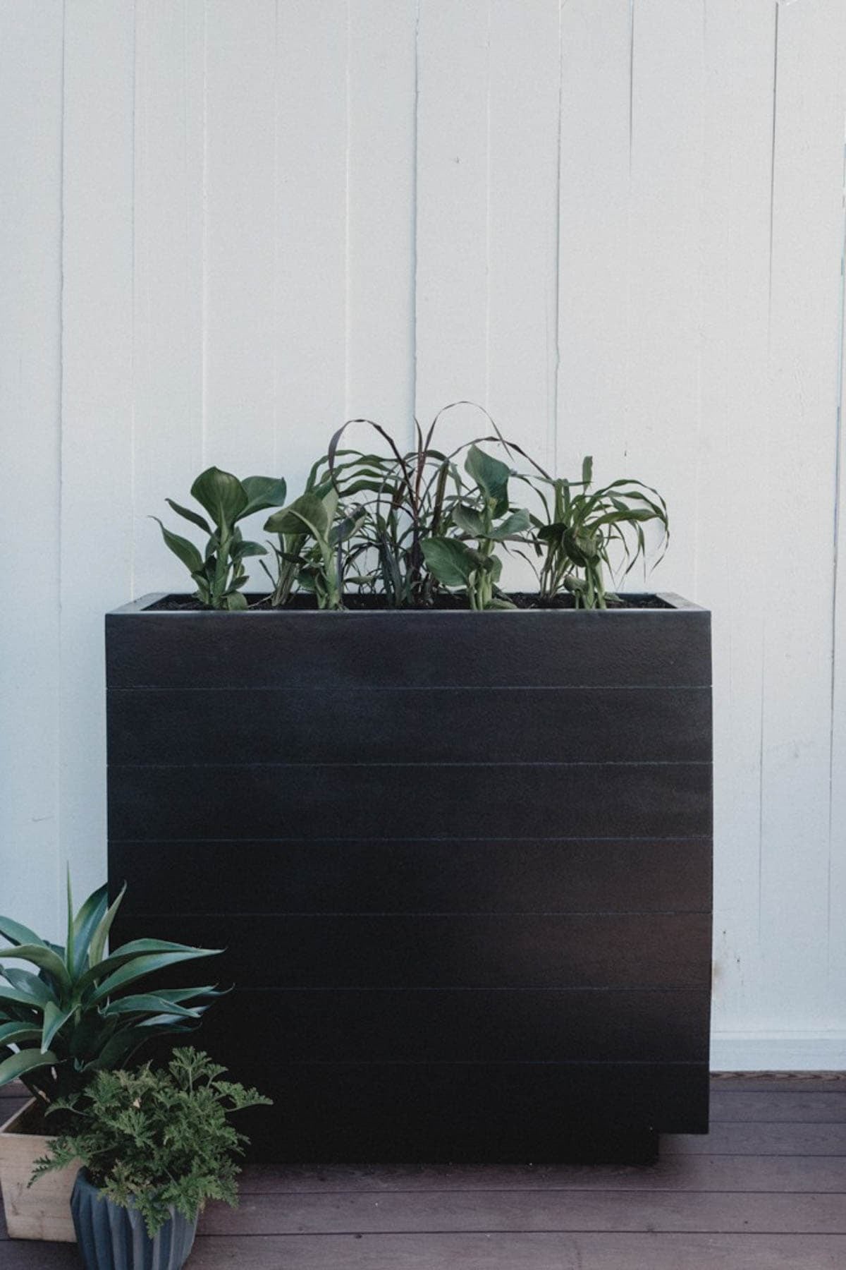 15 Easy DIY Modern Planter Box Ideas You Can Build This Weekend - Anika ...