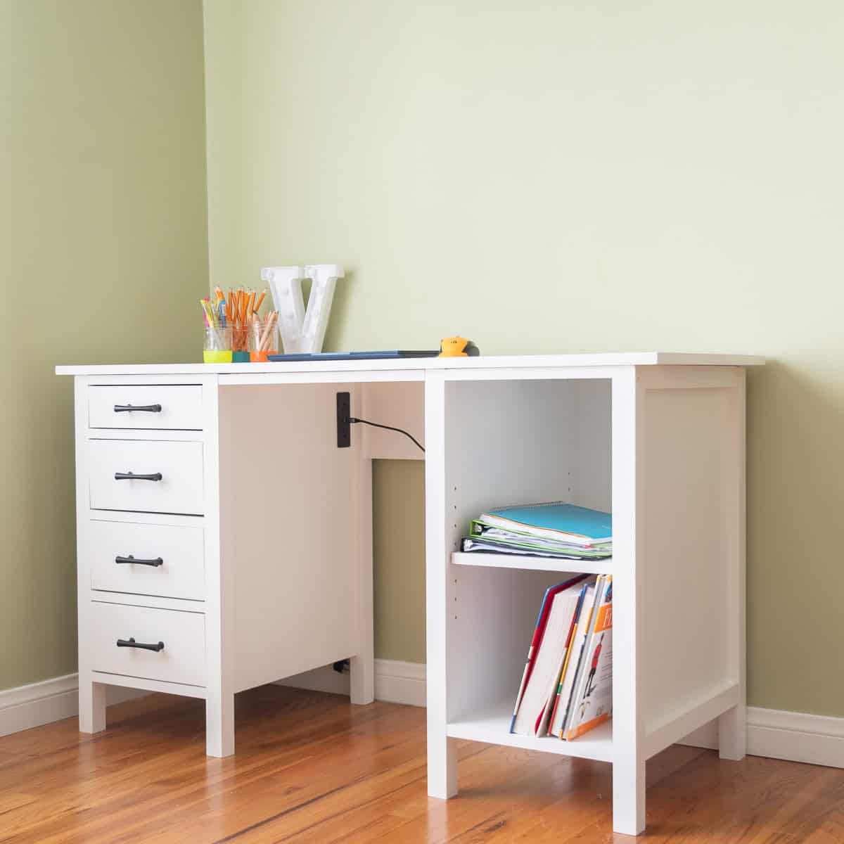 How To Build A DIY Desk With Drawers And Shelves (Beginner Friendly ...